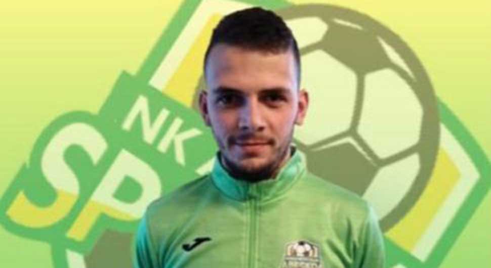 Mladi fudbalski sudija se srušio na utakmici i preminuo Mladi fudbalski sudija se srušio na utakmici i preminuo
