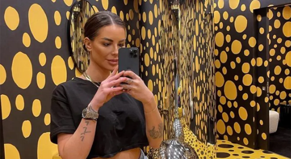 Zorannah se skinula potpuno gola i izašla na snijeg