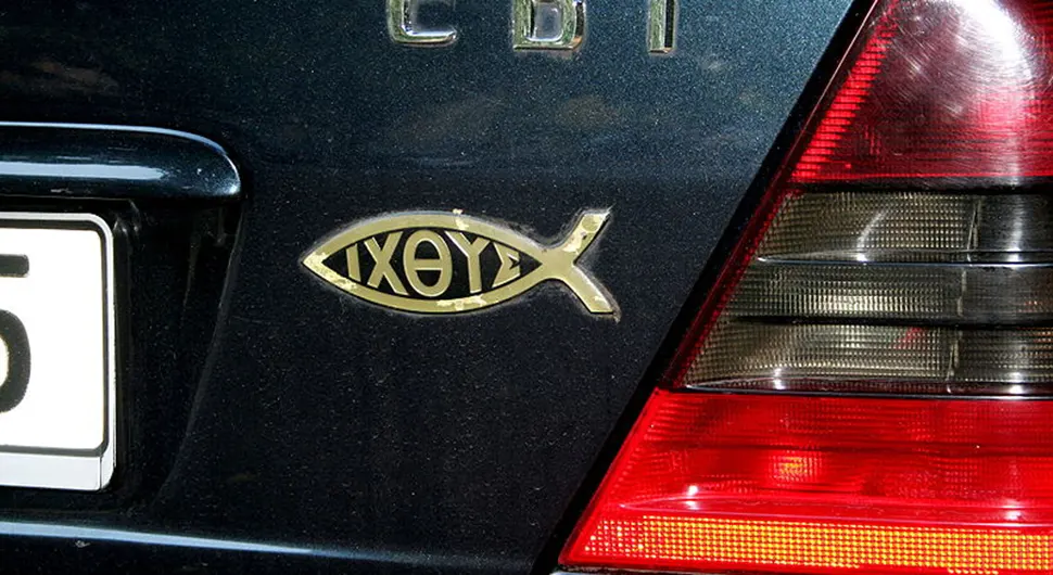 Šta znači simbol ribe na automobilima